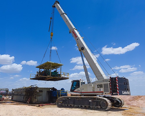 Grúa Telescópica Sobre Orugas TCC-1200 - Equipos de Construcción Grúa Telescópica Sobre Orugas TCC-1200 - Equipos de Construcción